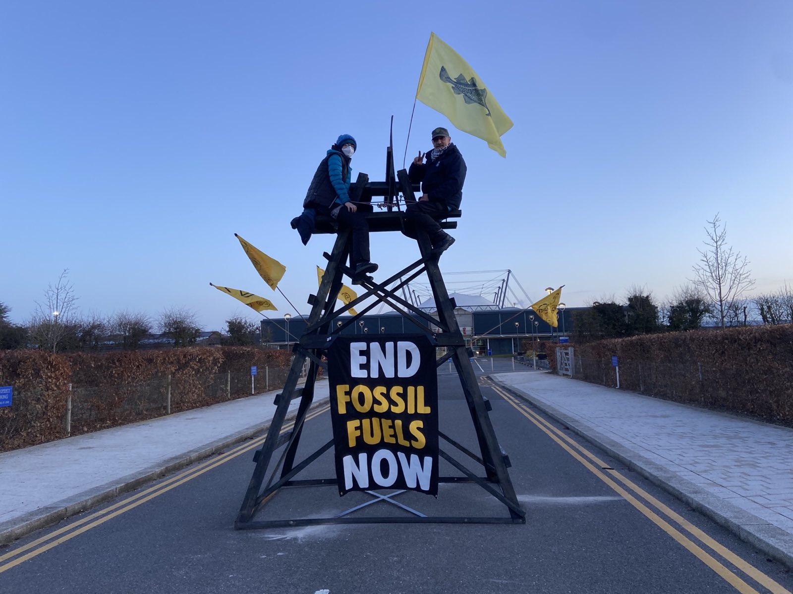 Climate campaigners blockade oil services company in Cambridge – DRILL ...